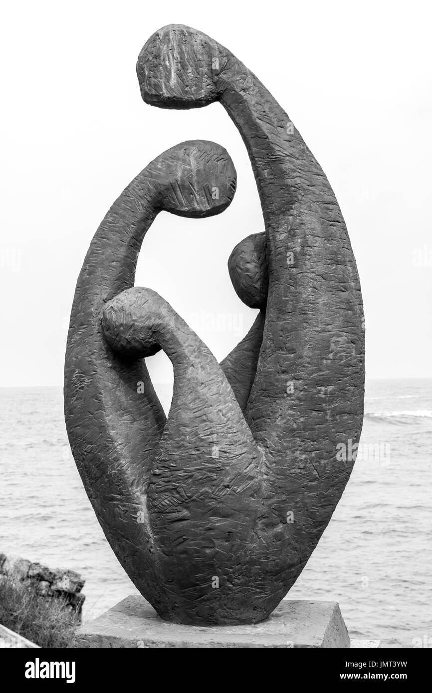 Family Of 3 Statue at Marie Dillon blog