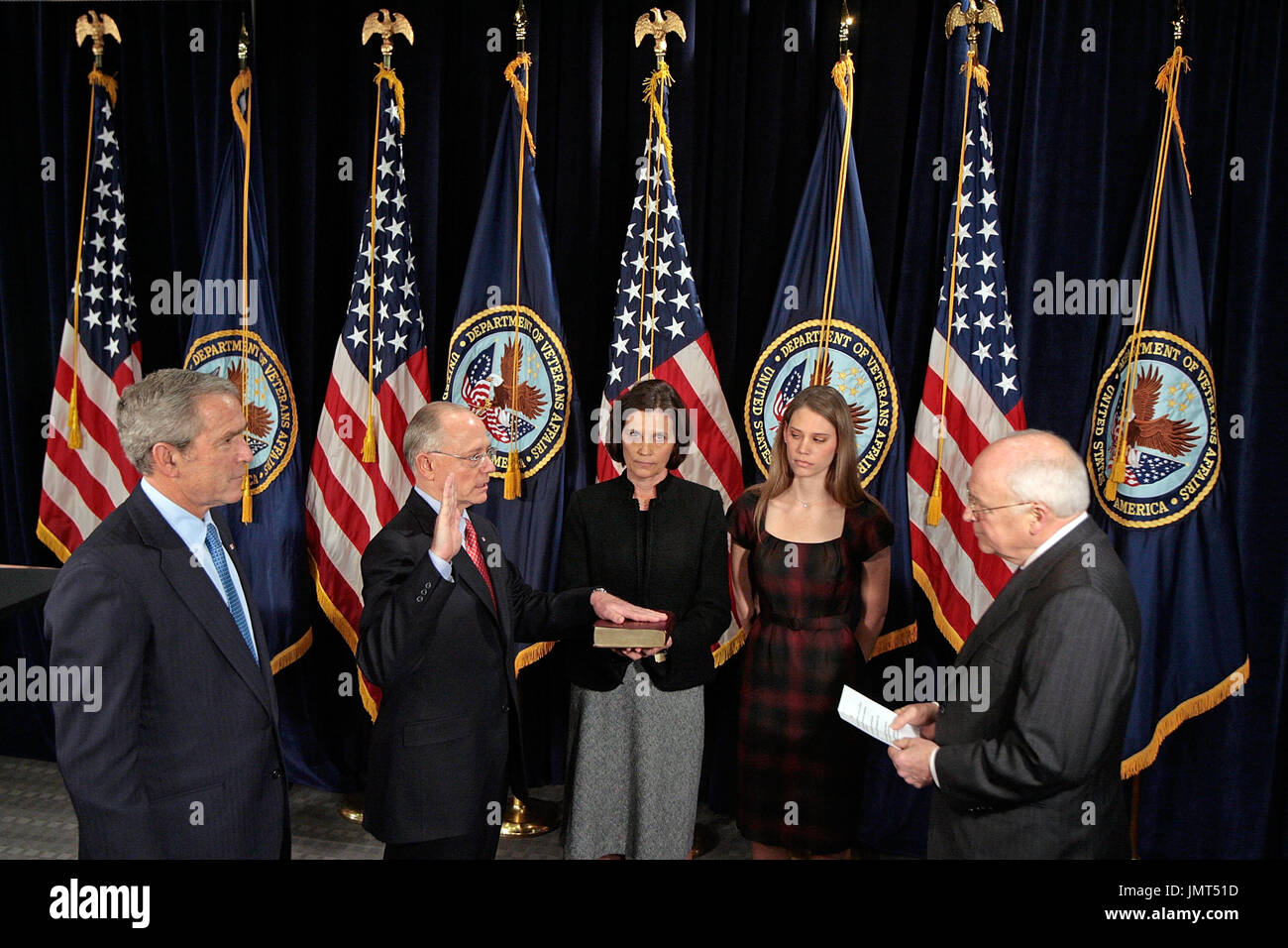 WASHINGTON - DECEMBER 20: (AFP OUT) (L-R) U.S. President George W. Bush ...