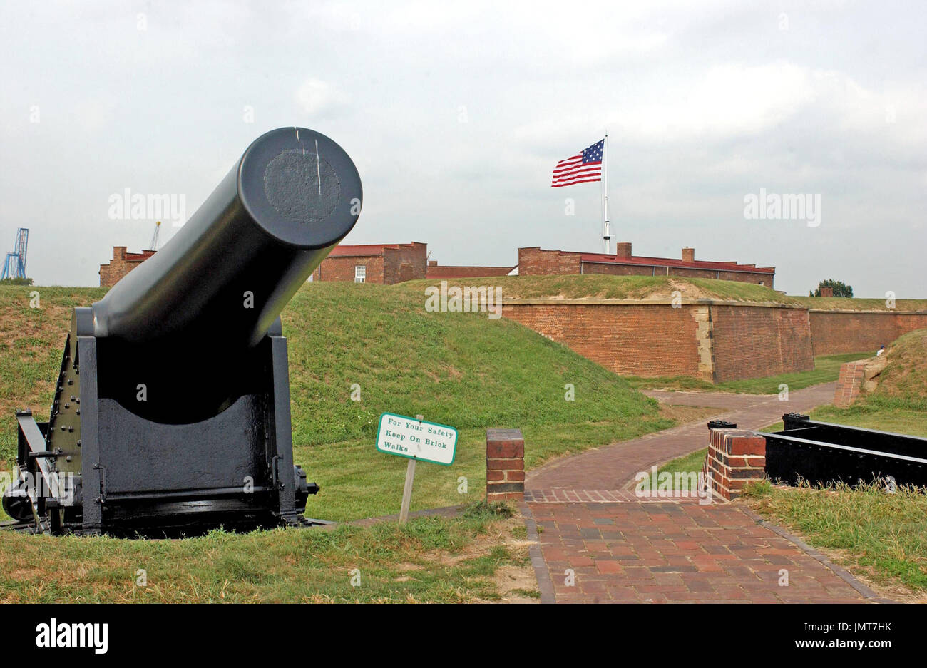 Baltimore, MD - September 20, 2002 -- A cannon used to defend Fort ...