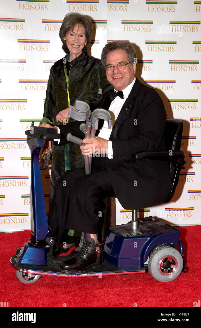Itzhak Perlman and his wife, Toby, arrive at the Harry S. Truman ...
