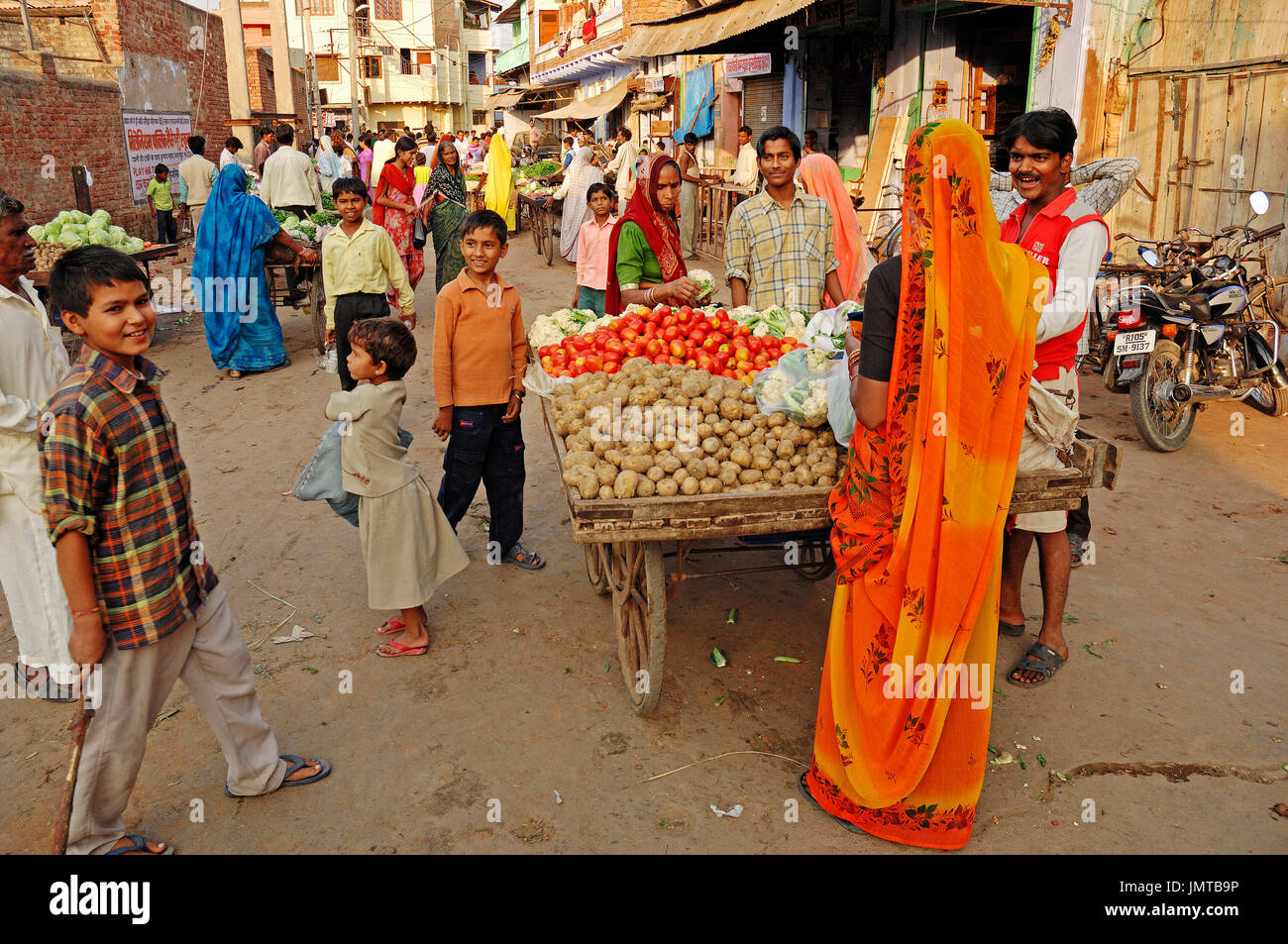Market stall with vegetables, Bharatpur, Rajasthan, India | Marktstand ...