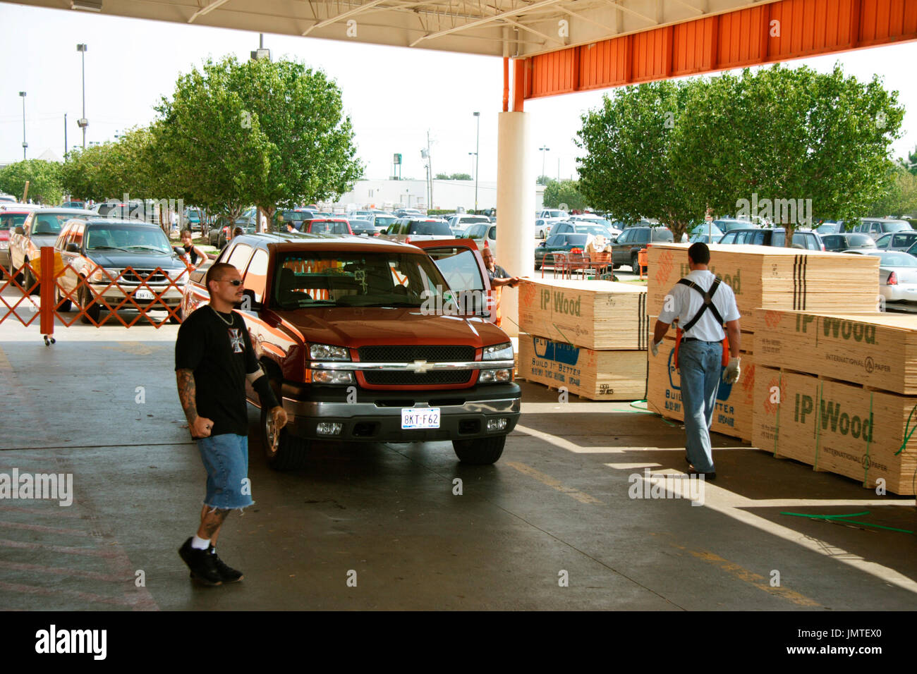 Houston, Texas - September 21, 2005- Houston, Texas citizens line up ...