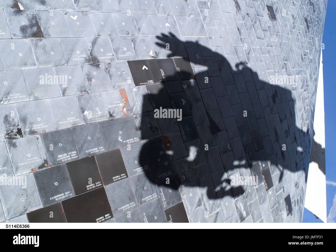 In Earth Orbit - August 3, 2005 -- Space Shuttle Discovery's underside ...