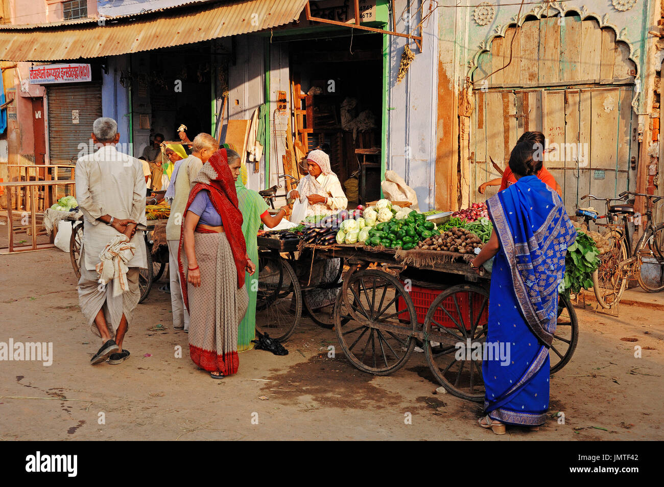 Market stall with vegetables, Bharatpur, Rajasthan, India | Marktstand ...