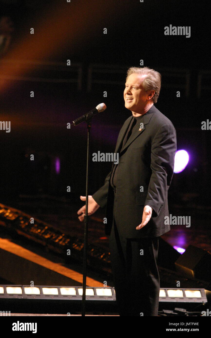 Comedian Darryl Hammond pokes fun at the Bush administration at the ...