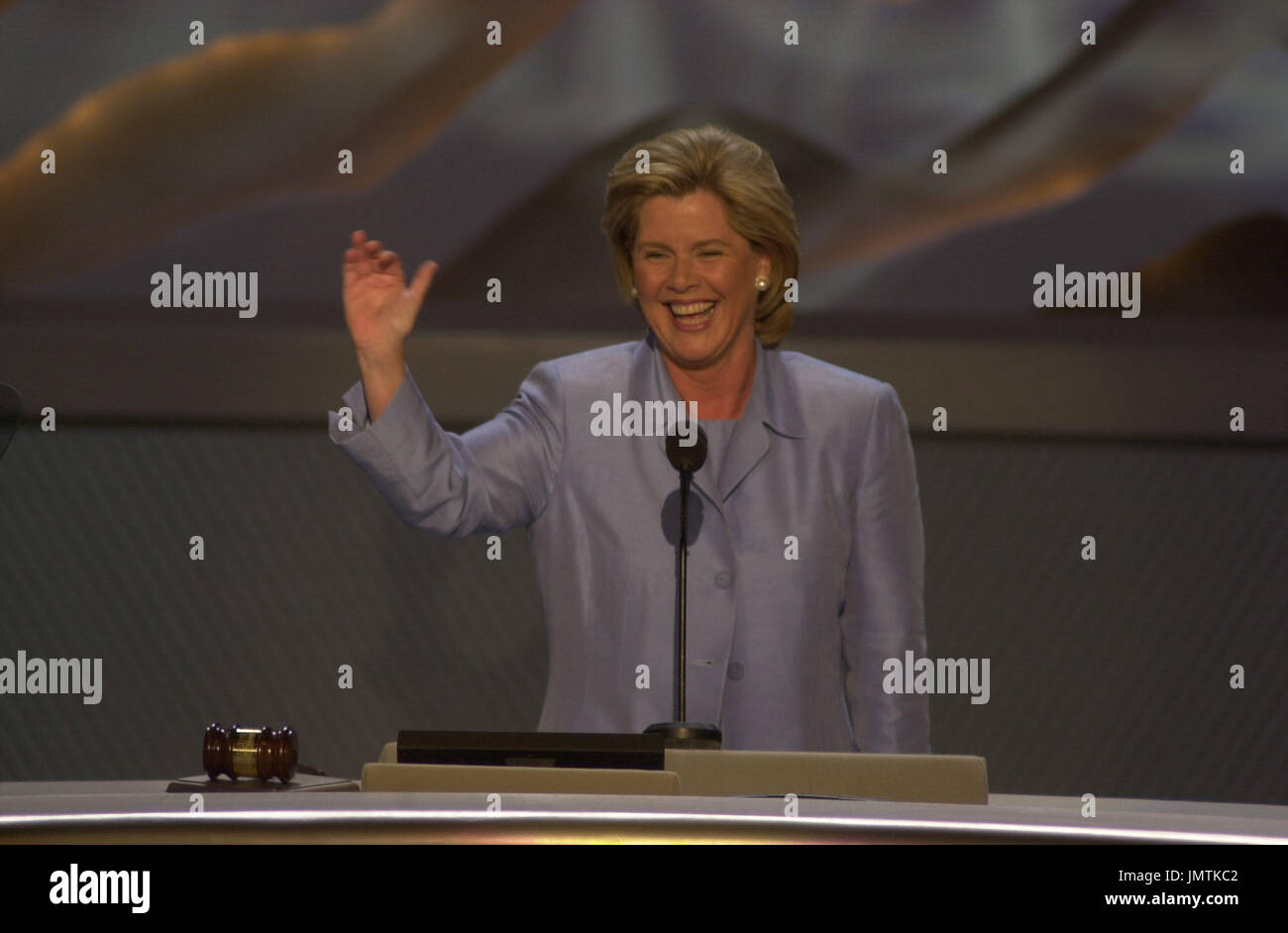 Los Angeles, CA - August 17, 2000 -- Tipper Gore waves to supporters as ...