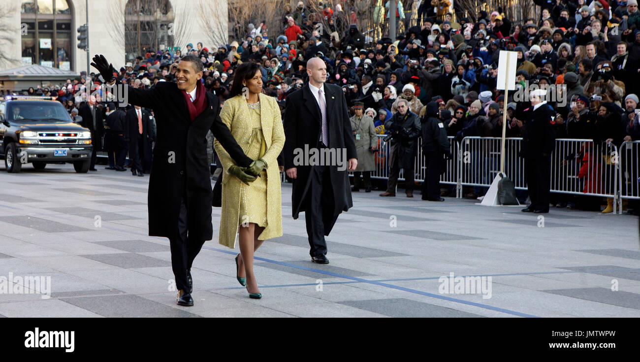 President Barack Obama and First Lady Michelle Obama walk down ...