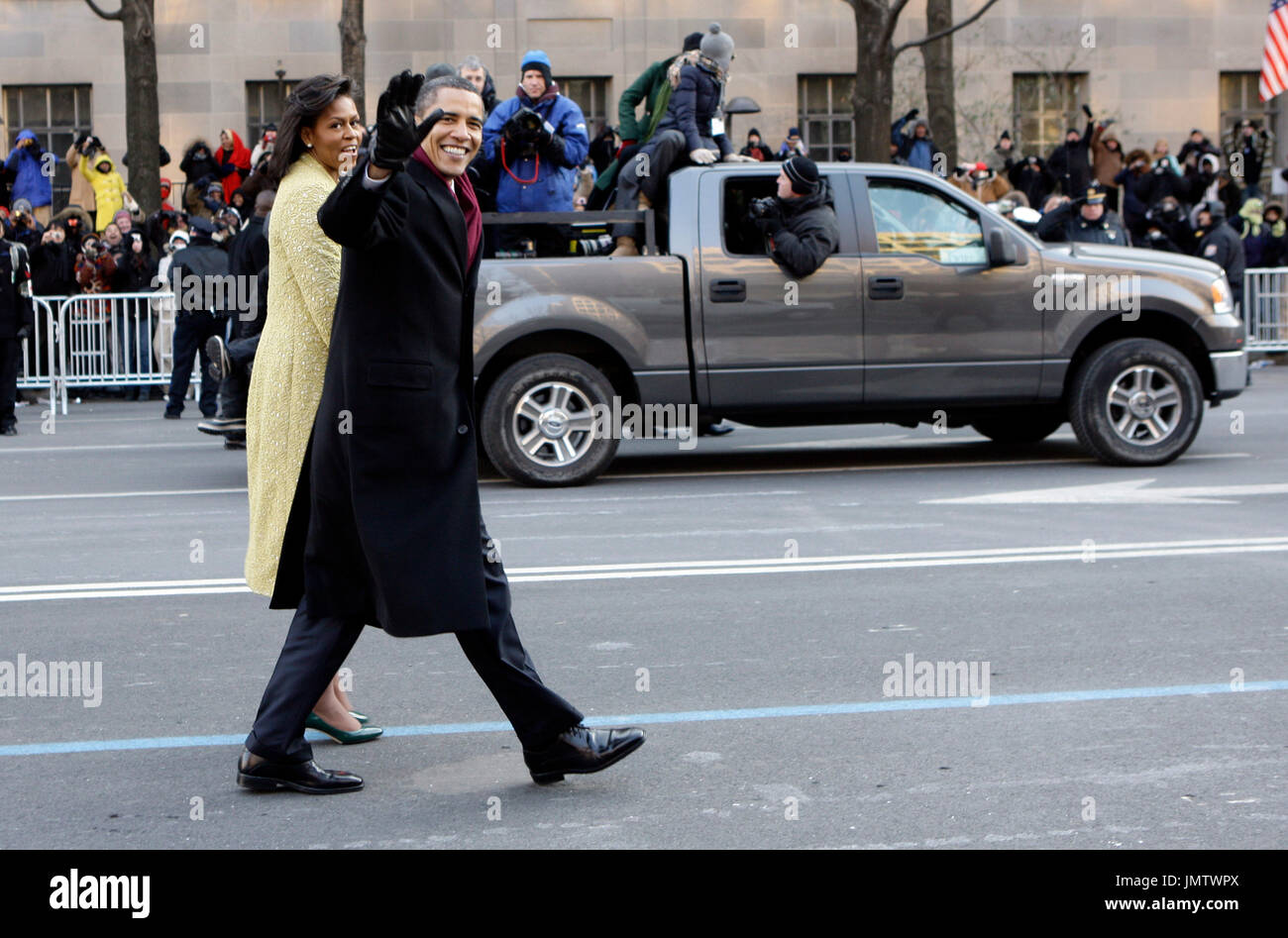 President Barack Obama and First Lady Michelle Obama walk down ...
