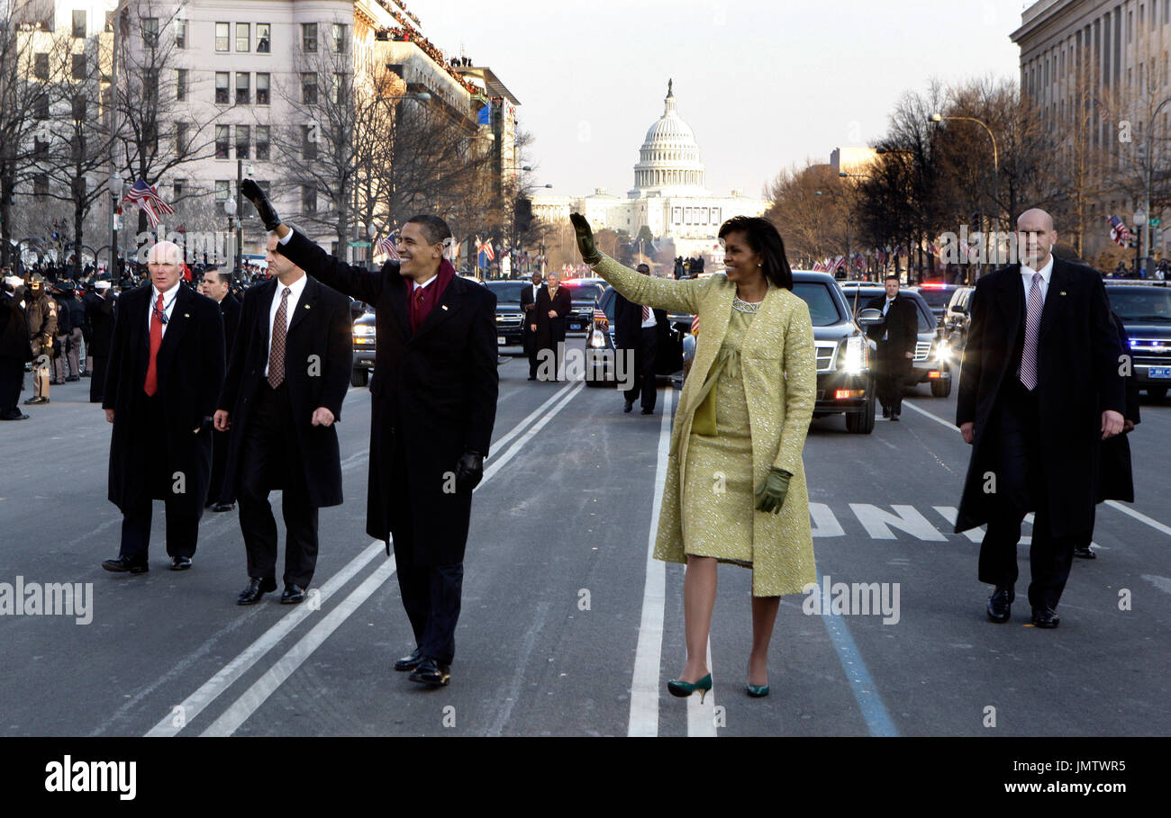President Barack Obama and First Lady Michelle Obama walk down ...