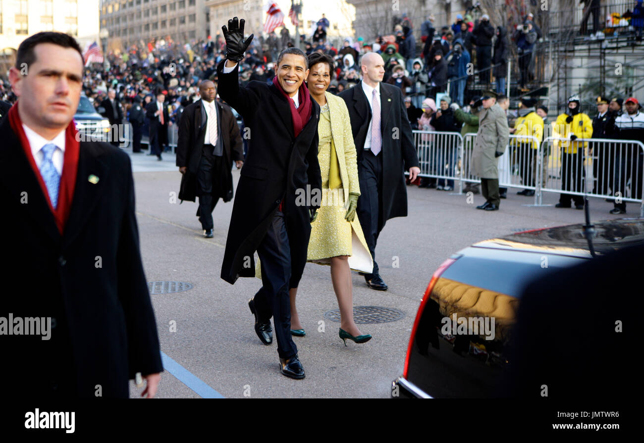 President Barack Obama and First Lady Michelle Obama walk down ...