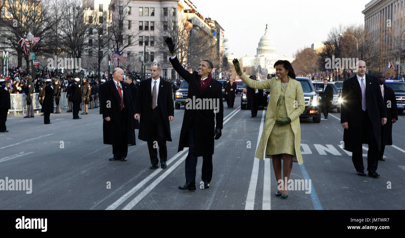 President Barack Obama and First Lady Michelle Obama walk down ...