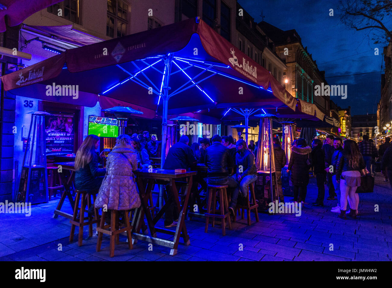 Restaurants street night germany hi-res stock photography and images ...