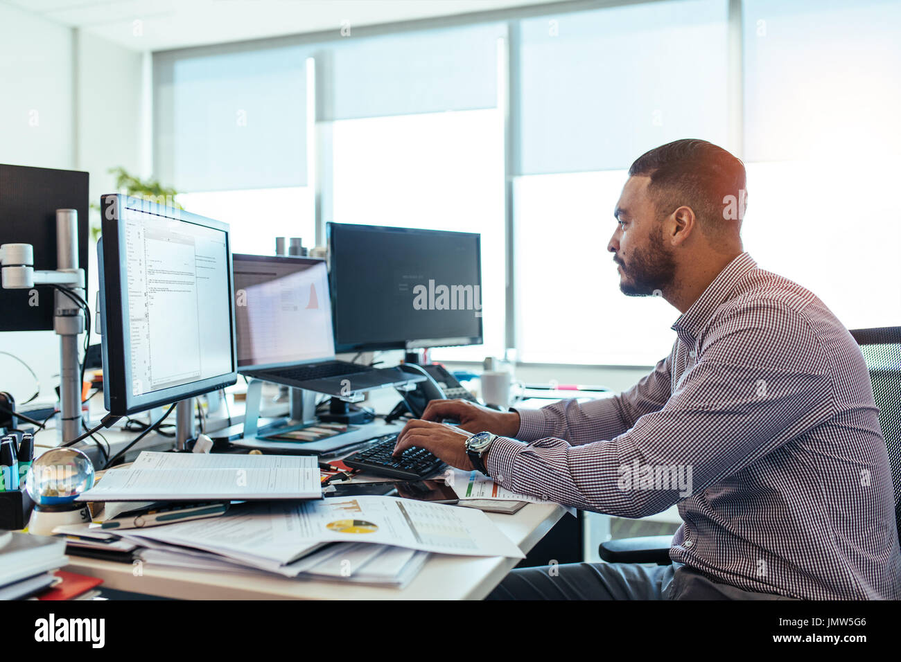 Computer presentation graphs hi-res stock photography and images - Alamy