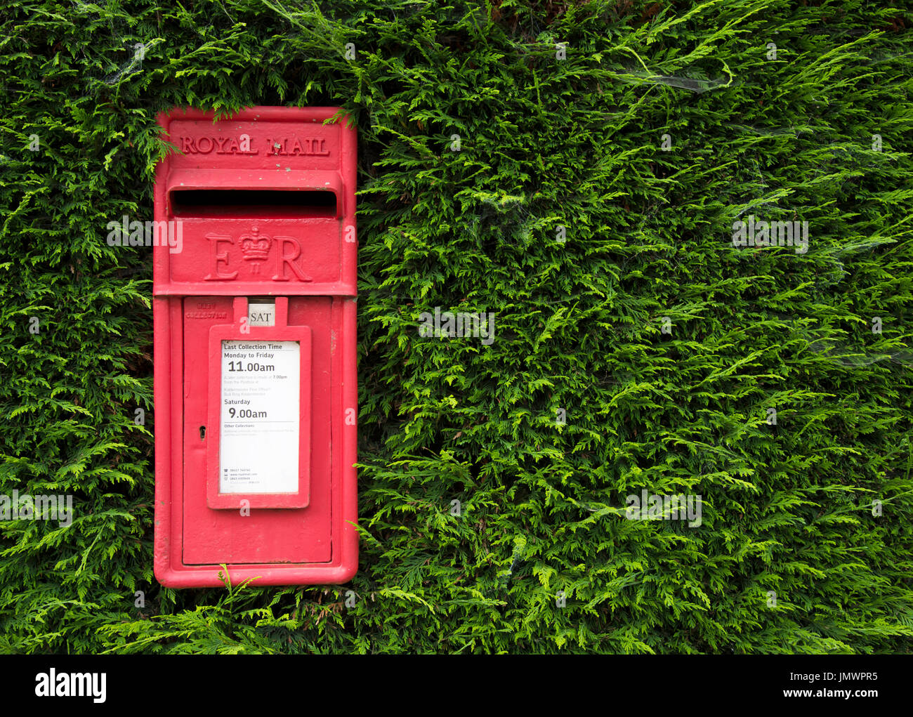 Traditional British red Royal Mail postbox, Hurcott Village ...