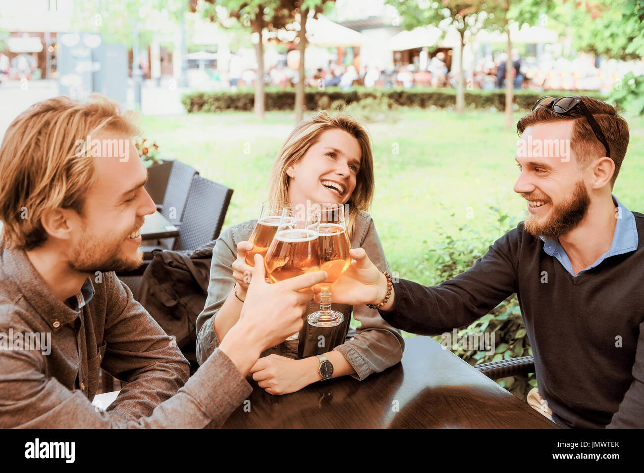 Clanging glasses hi-res stock photography and images - Alamy