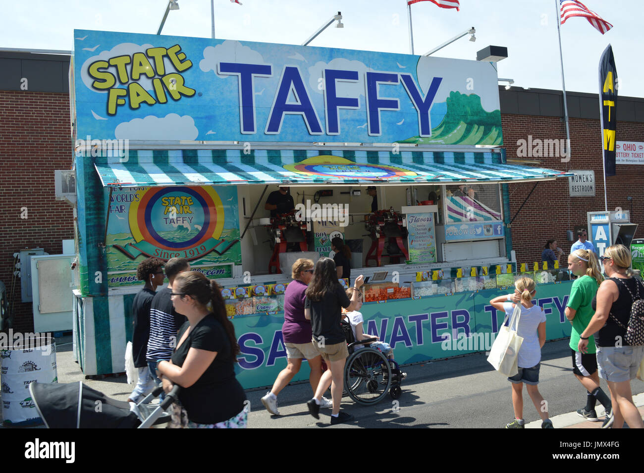 State fair carousel hi-res stock photography and images - Alamy