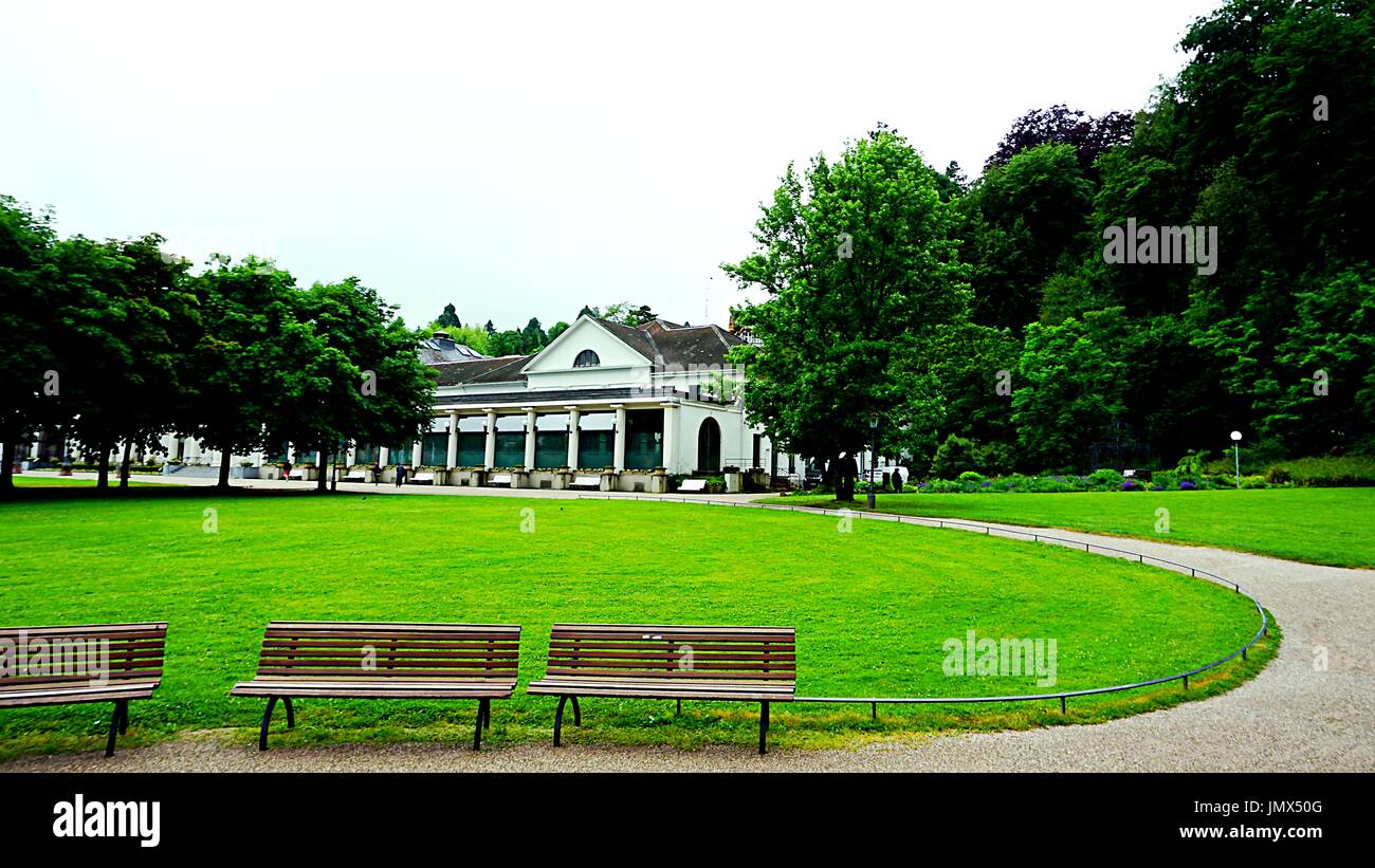 Back to back outdoor benches hi-res stock photography and images - Alamy