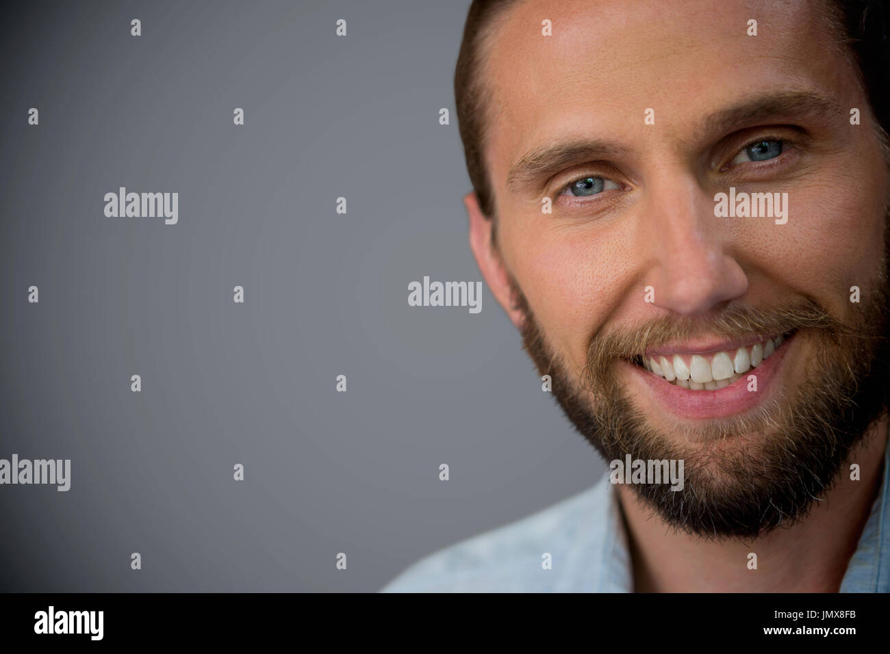 Handsome man grey hair 30 hi-res stock photography and images - Alamy