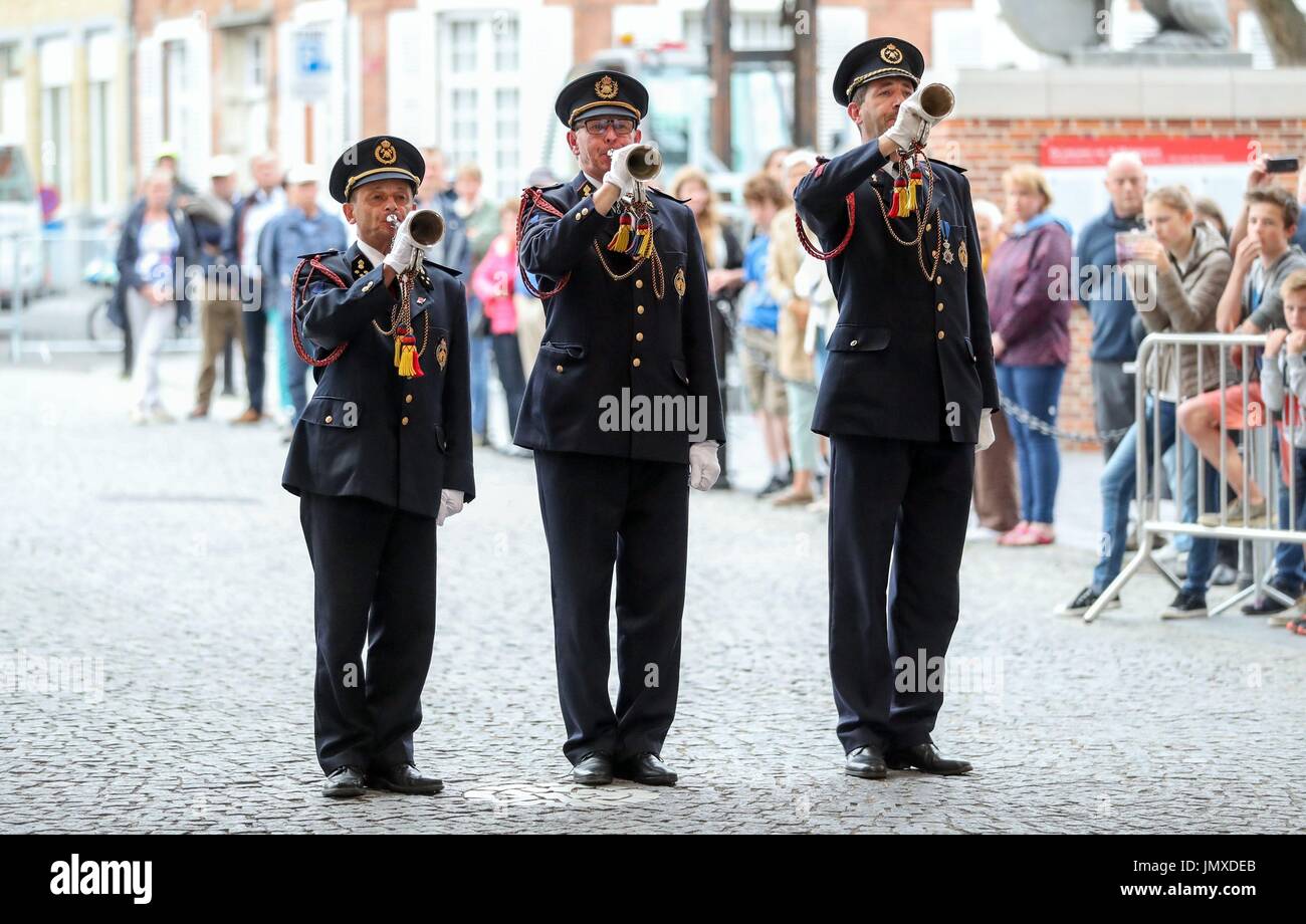 The Last Post is sounded inside the Menin Gate in Ypres, ahead of ...