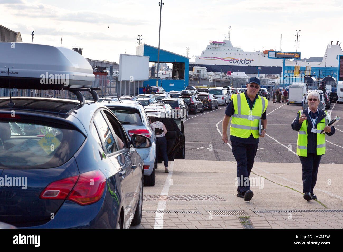 Cars queuing for ferry hi-res stock photography and images - Alamy