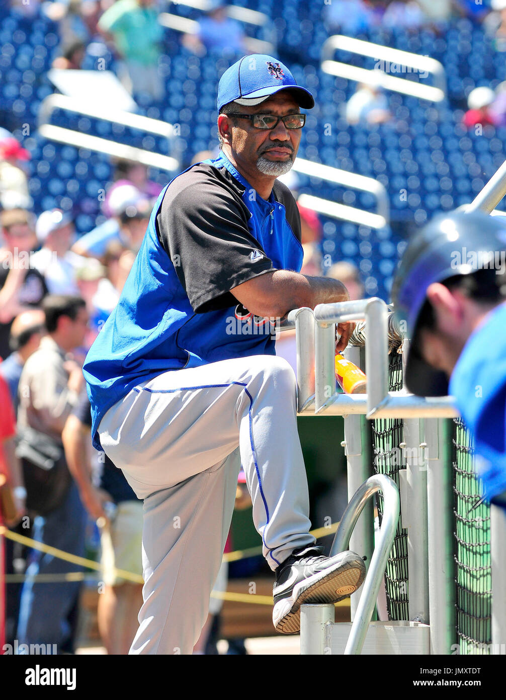 New York Mets manager Jerry Manuel (53) watches his team's batting ...