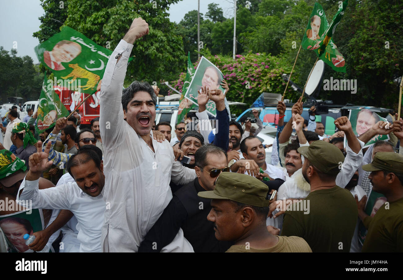 Lahore, Pakistan. 29th July, 2017. Pakistani political parties from ...