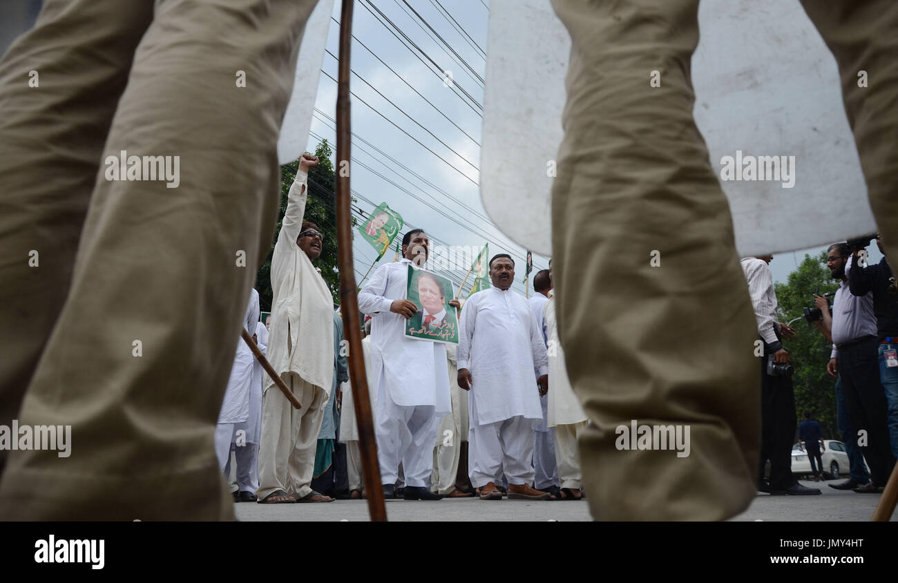 Lahore, Pakistan. 29th July, 2017. Pakistani political parties from ...