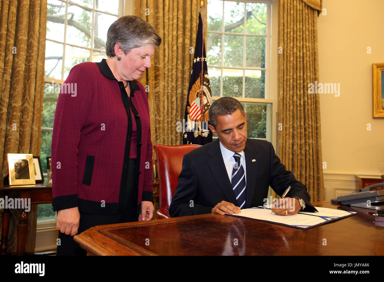United States President Barack Obama signs the Southwest Border ...
