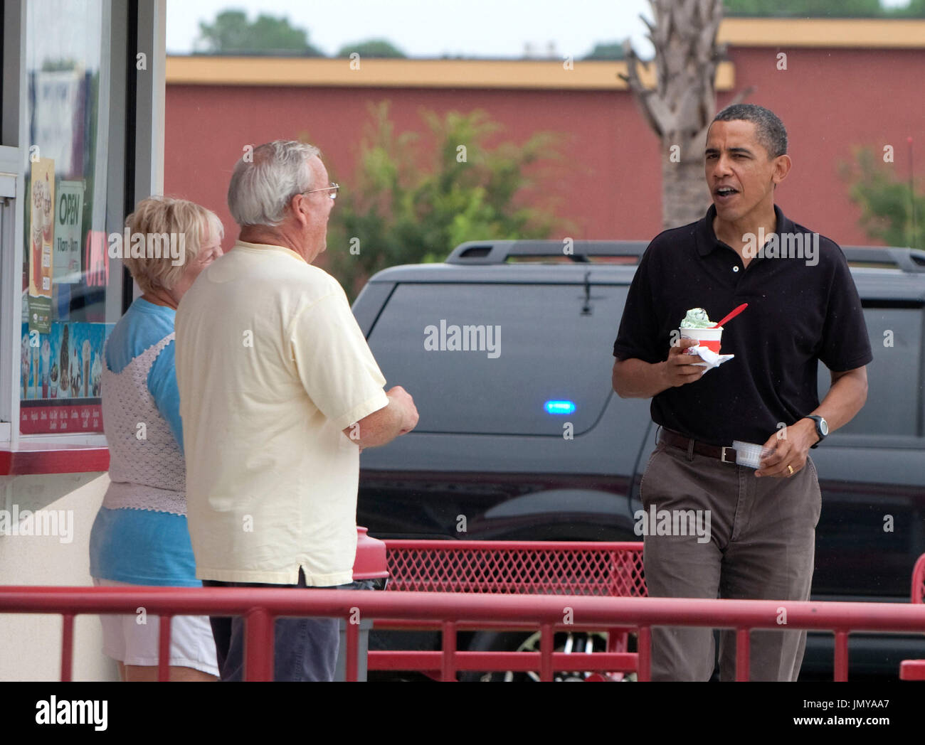 United States President Barack Obama (R) eats his mint chocolate chip ...