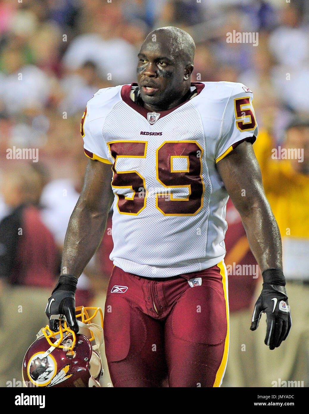 Washington Redskins linebacker London Fletcher (59) returns to the ...