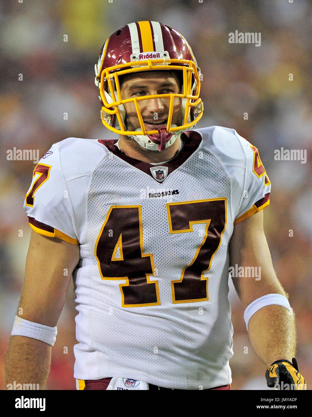 Washington Redskins tight end Chris Cooley (47) returns to the huddle ...