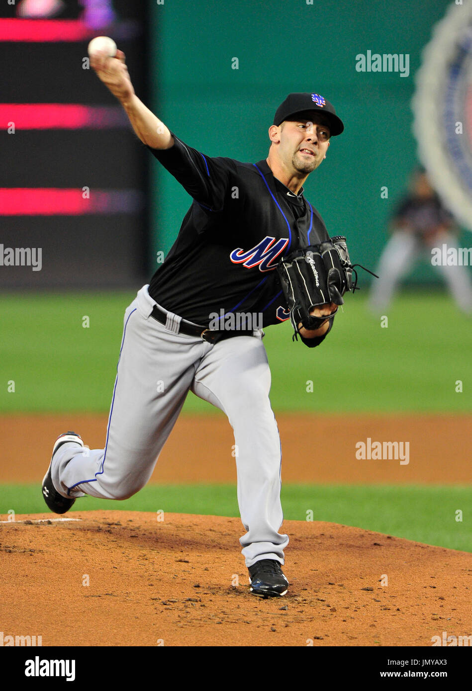 New York Mets rookie pitcher Dillon Gee (35) works in the first inning ...
