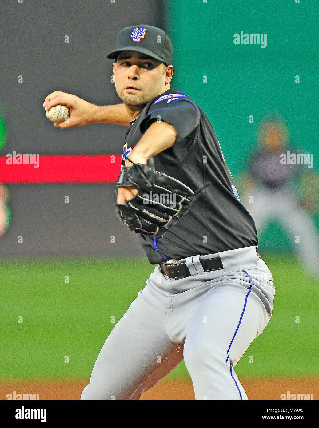 New York Mets rookie pitcher Dillon Gee (35) throws his first Major ...