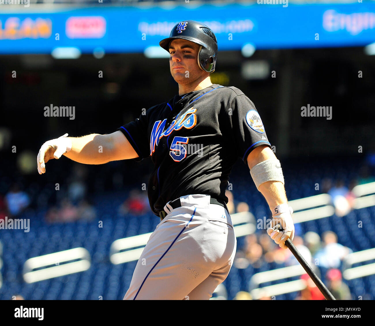 New York Mets third baseman David Wright (5) strikes out swinging in ...