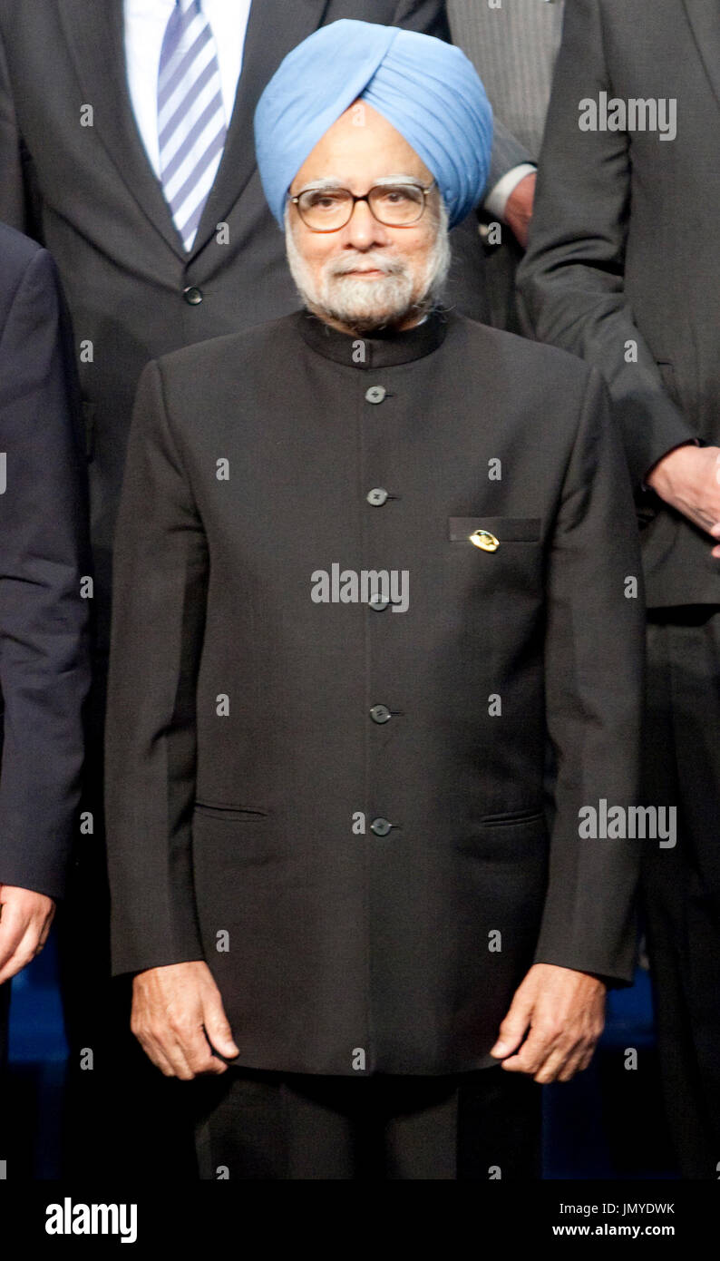 Prime Minister Manmohan Singh of India poses for a group photo with the ...