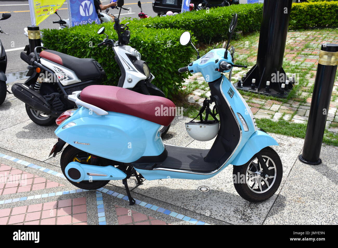 Some cute scooters parked at a Starbucks coffee shop in Kenting, Taiwan ...