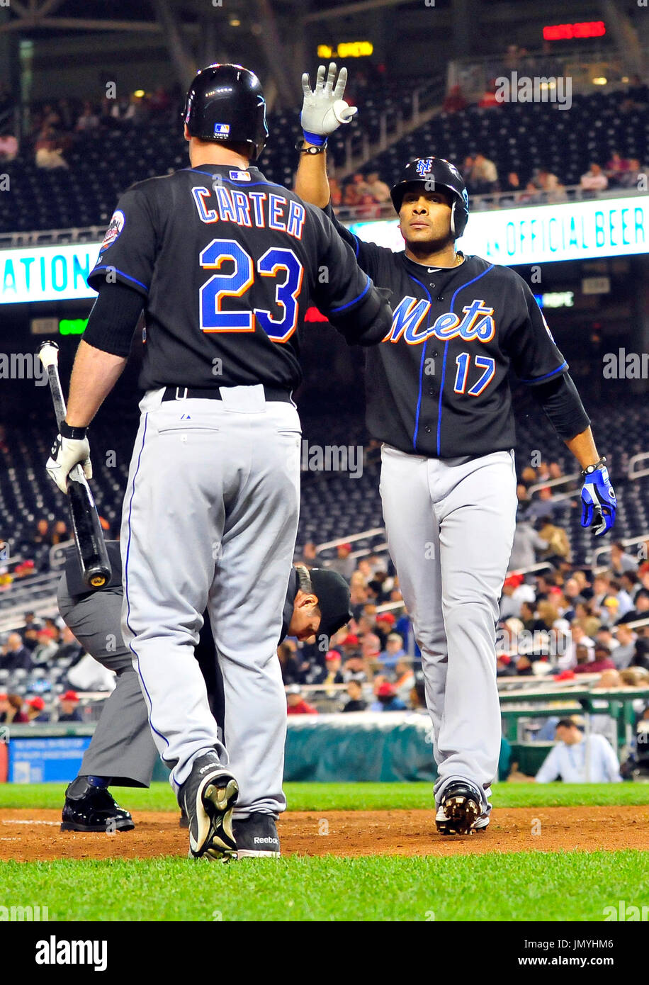 New York Mets third baseman Fernando Tatis (17) celebrates his ninth ...