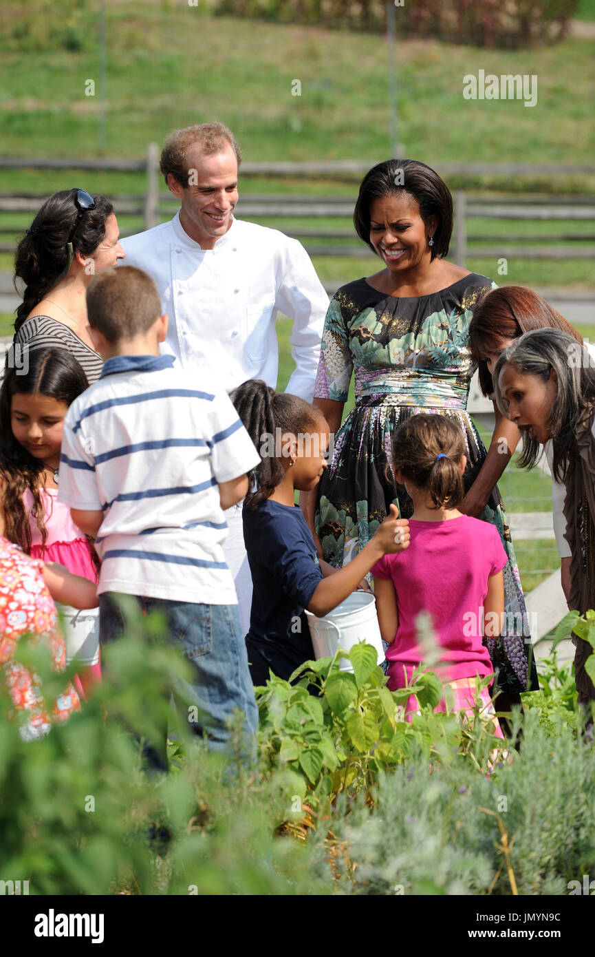 United States First Lady Michelle Obama and chef Dan Barber speak with ...