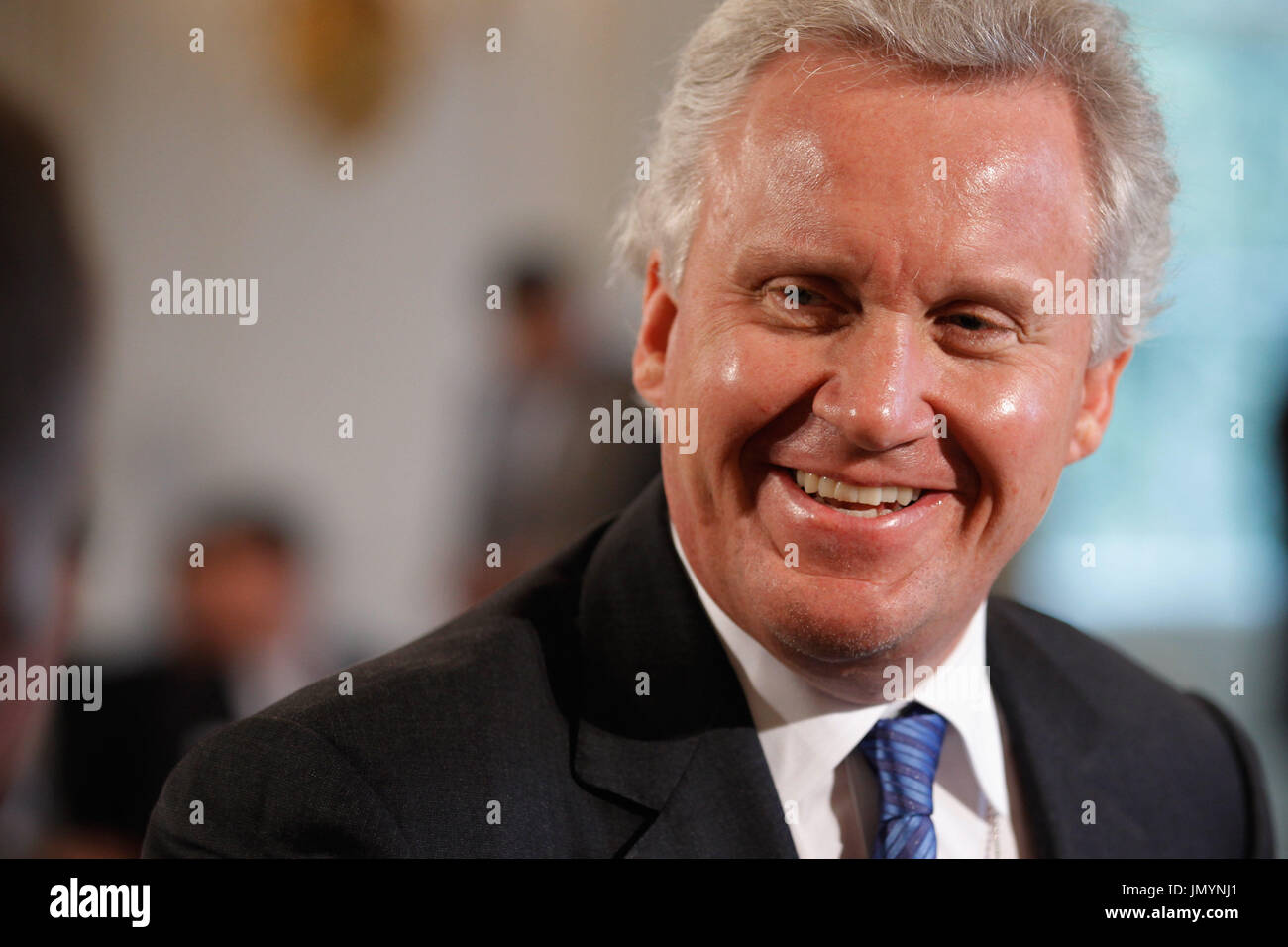 General Electric (GE) CEO Jeffrey Immelt (C) attends a meeting of the ...