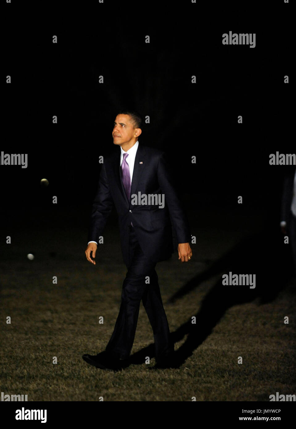 United States President Barack Obama arrives back at the the White ...