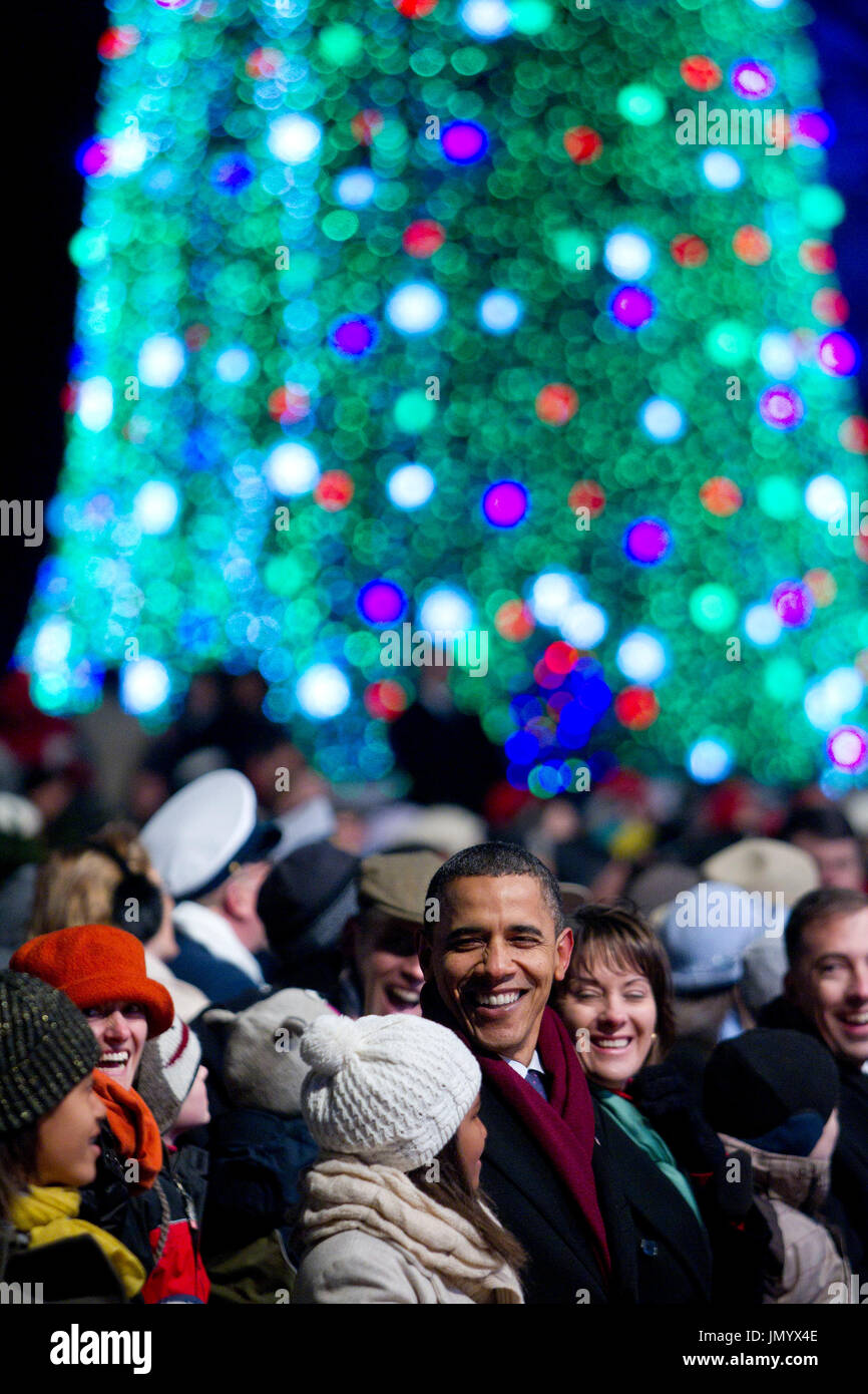 United States President Barack Obama and his daughter Sasha watch the ...