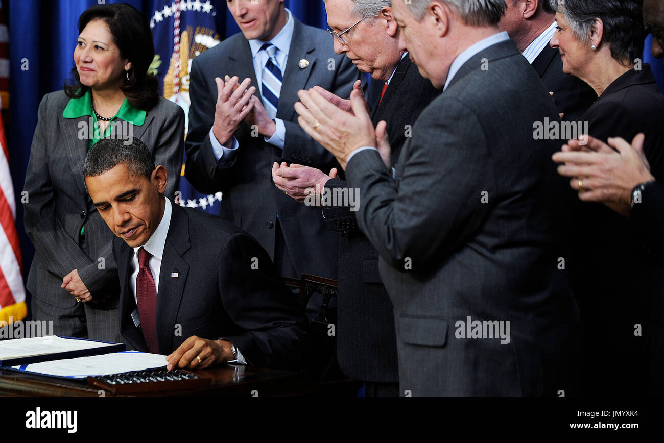 United States President Barack Obama flanked by members of Congress ...
