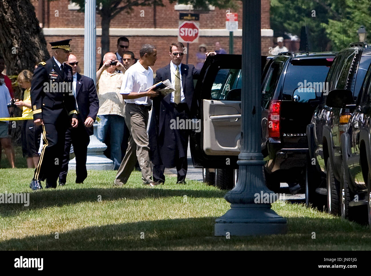 United States President Barack Obama arrives at Fort McNair in ...