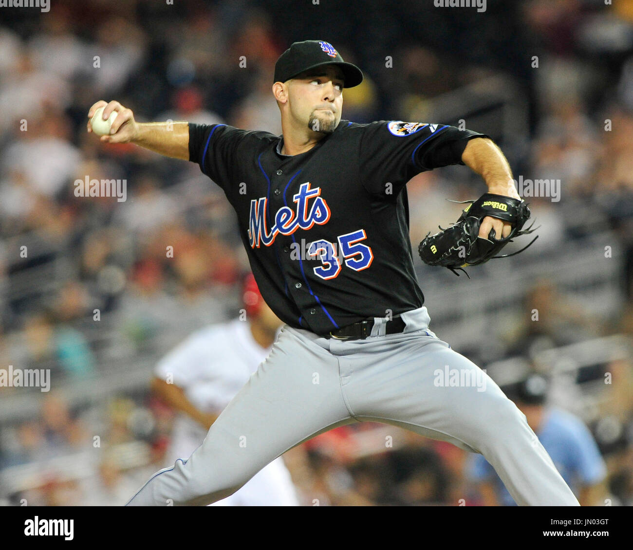 New York Mets pitcher Dillon Gee (35) pitches in the seventh inning ...