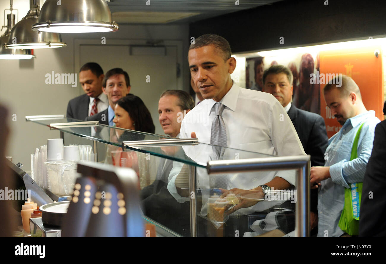 United States President Barack Obama orders a burger from Good Stuff ...