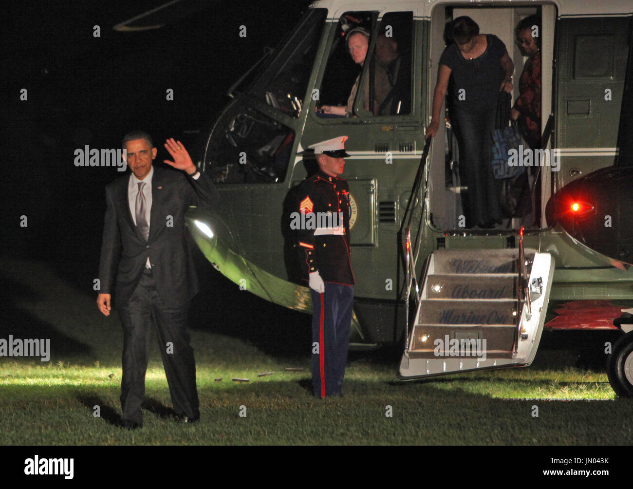 United States President Barack Obama waves as he arrives at the White ...