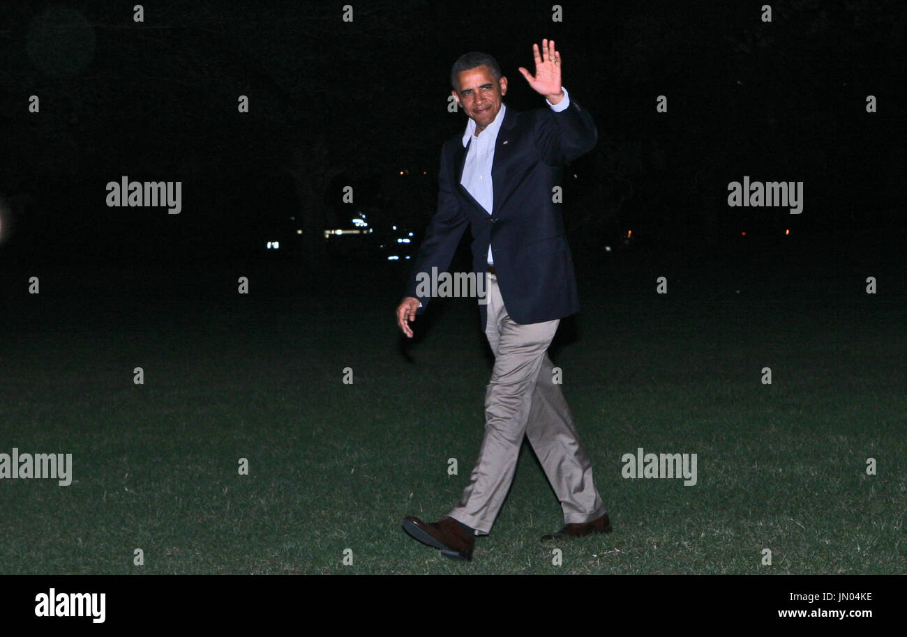 United States President Barack Obama arrives on the South Lawn of the ...