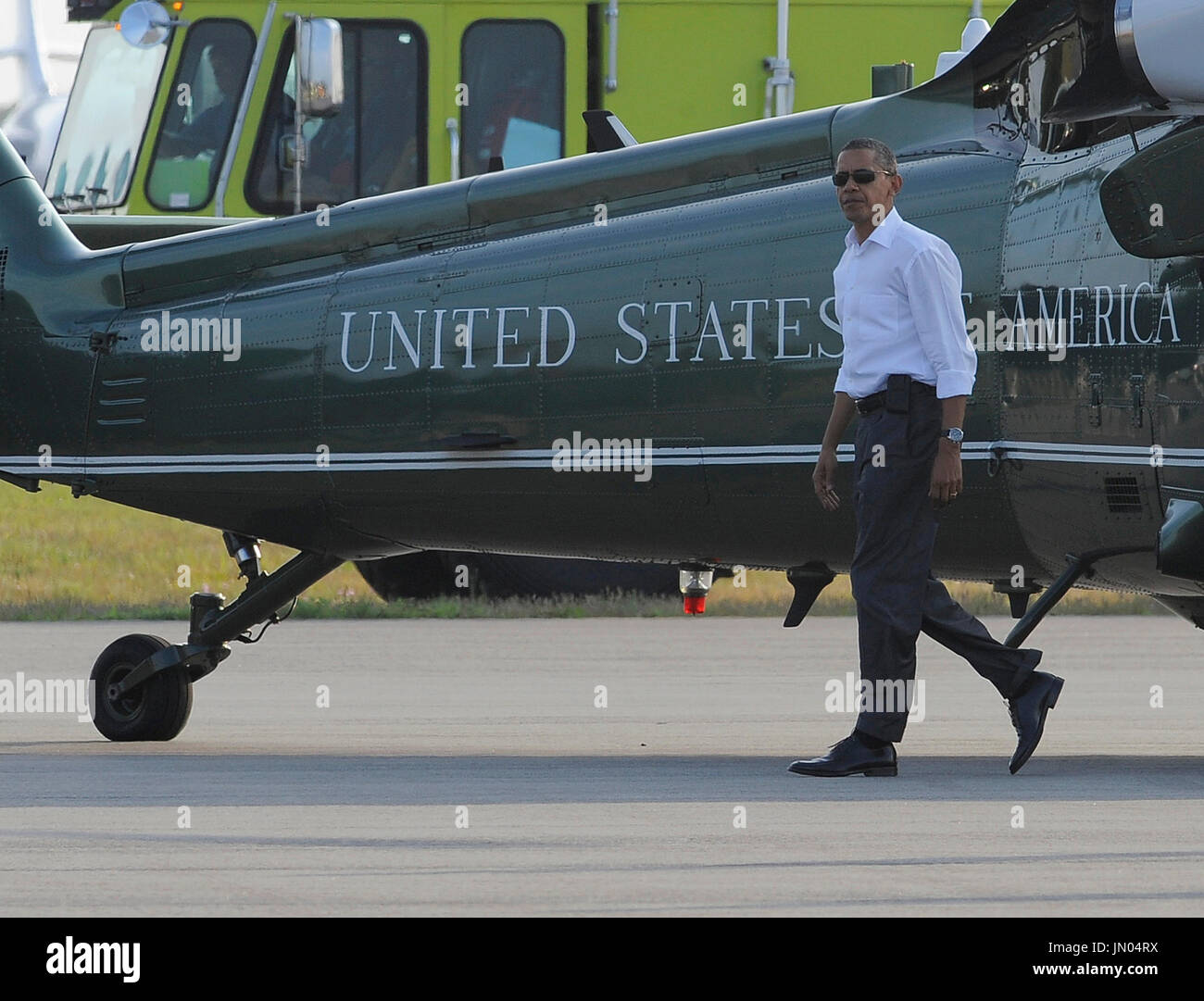 United States President Barack Obama arrives at Martha's Vineyard ...