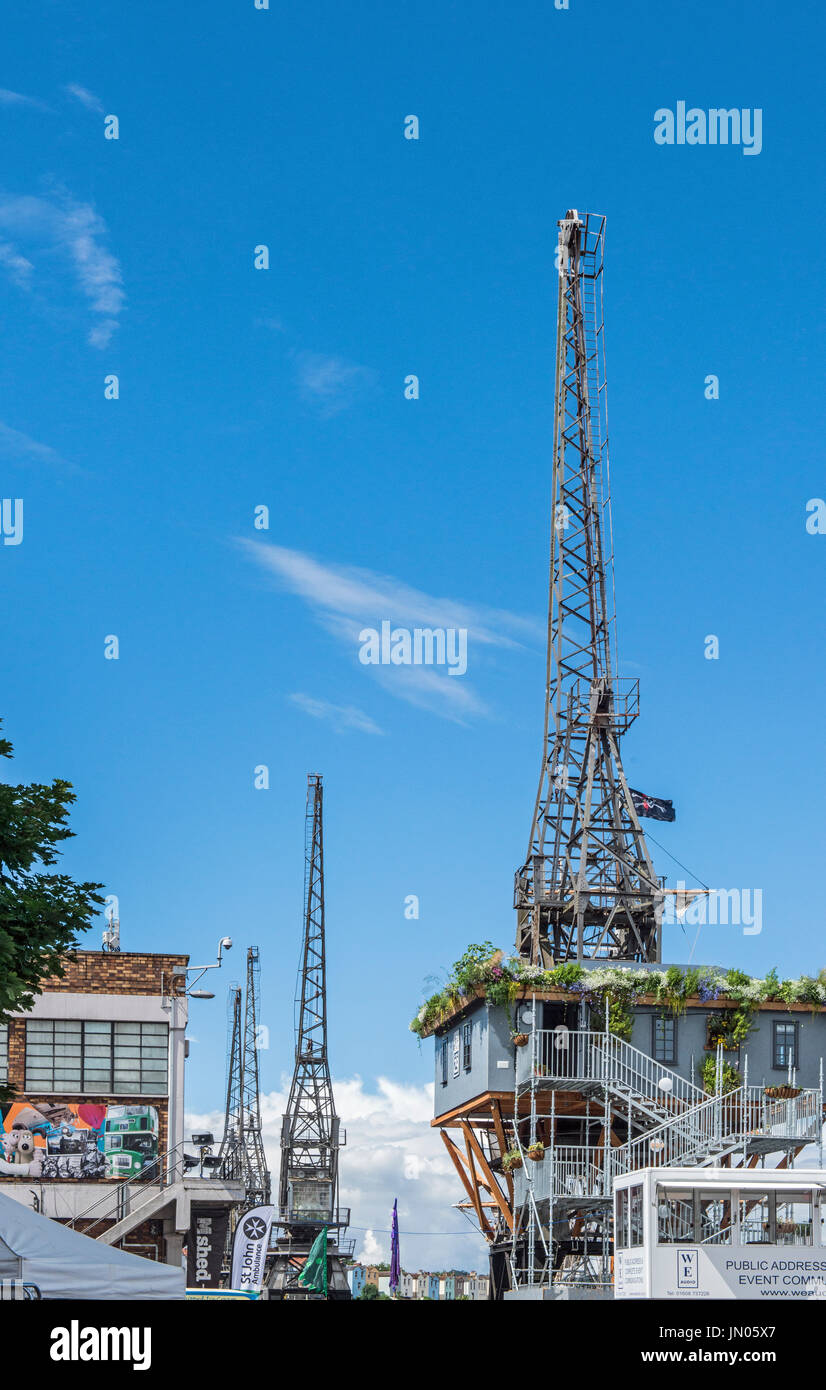 Dockside cranes hi-res stock photography and images - Alamy