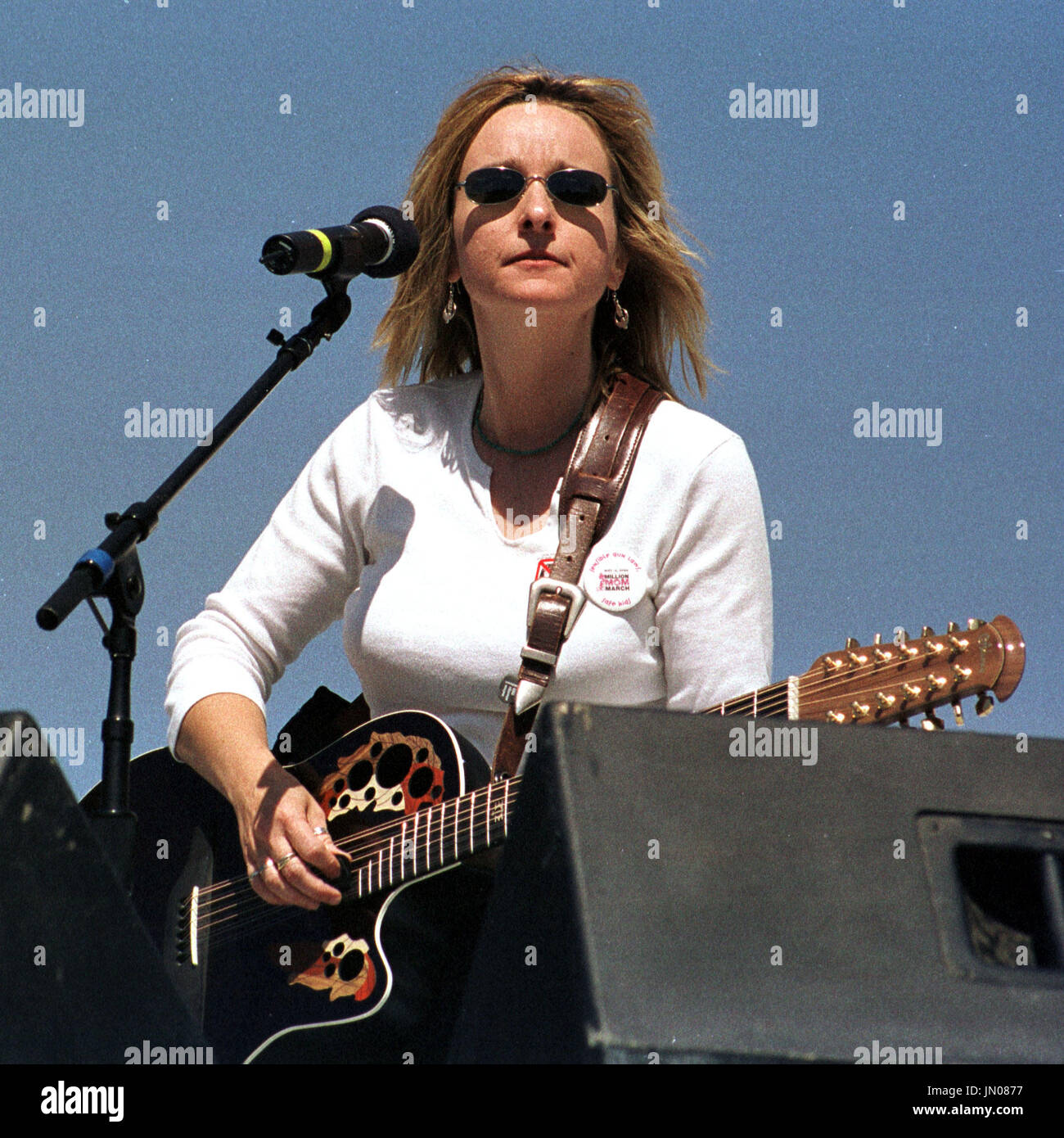 Melissa Ethridge performs at the Million Mom March in favor of gun ...